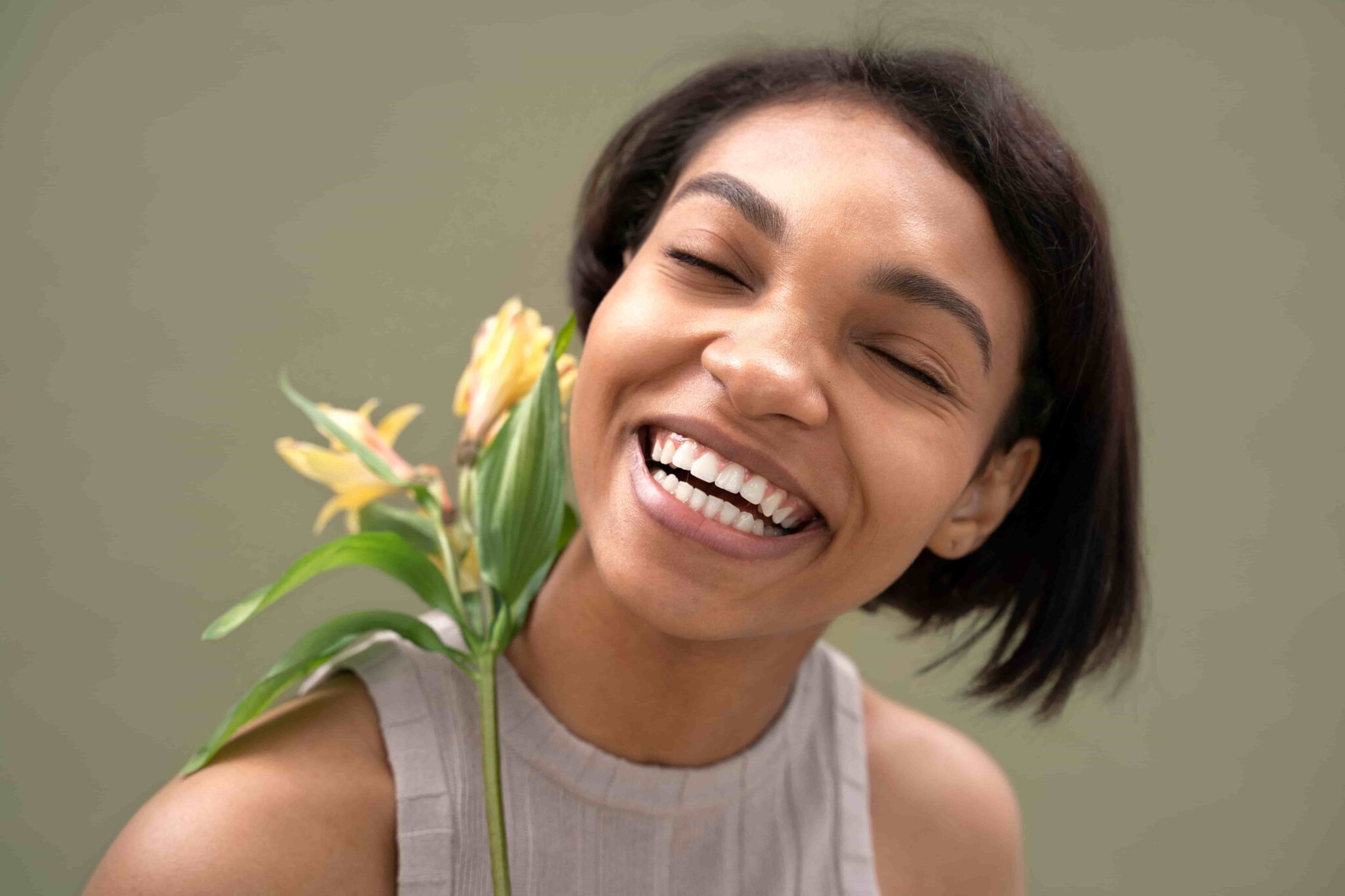 Natural Teeth Whitening: Safe Ways to Whiten Teeth at Home